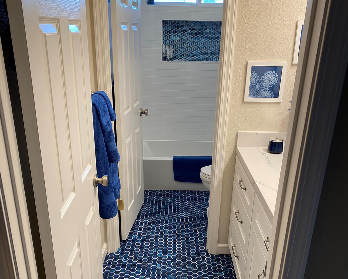 Bathroom Gallery | Creative Shades & Cabinetry